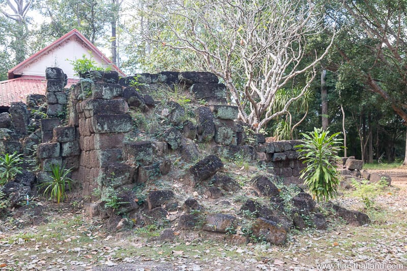 Prang Ku Kaew Khmer Ruin - Tim's Thailand